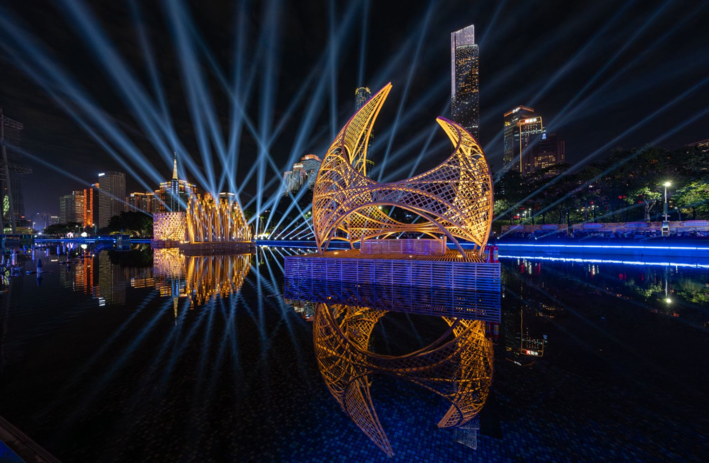 2025 Guangzhou International Light Festival opens, illuminating city for 11 days