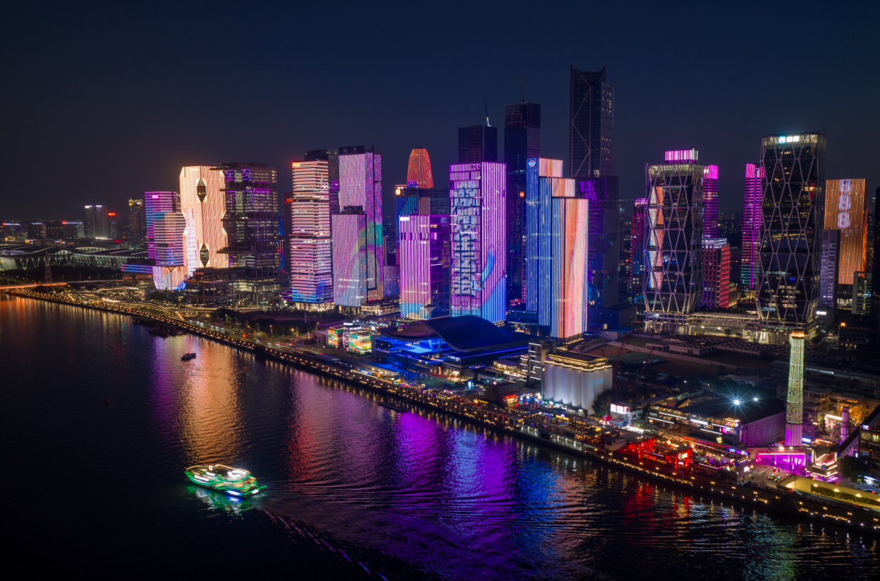 2025 Guangzhou International Light Festival opens, illuminating city for 11 days